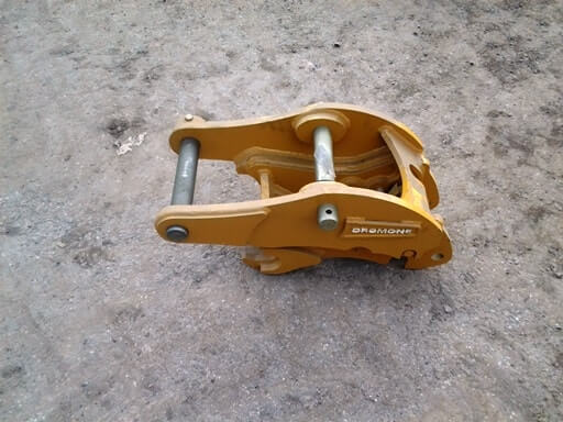 UNUSED DROMONE manual coupler to suit CAT 428-432 | Connaught Plant Hire
